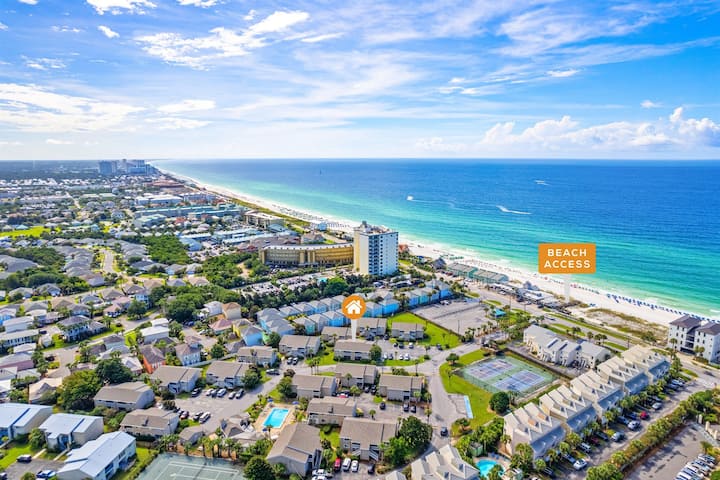 Lovely Destin Chateau Unit - Private Beach Access - Destin, FL