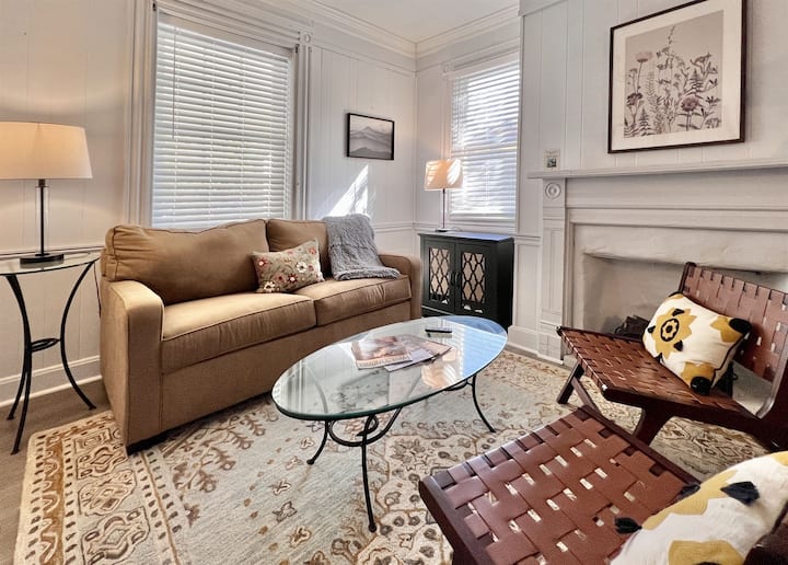 Best Location! Baltimore Suite @ Historic 1799 Inn - Harpers Ferry, WV