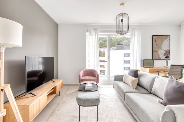 Blueground | Eich, Balcony & Elevator, Nr Bus - Luxemburg