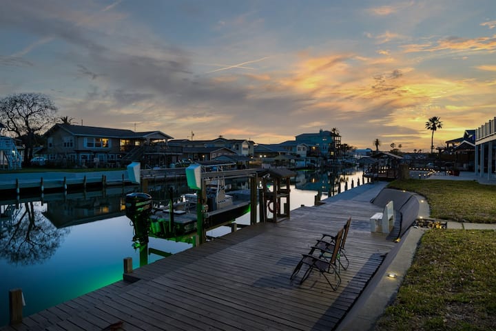 Catch & Play On Estes Bay | Pet-friendly, On Canal - Rockport, TX