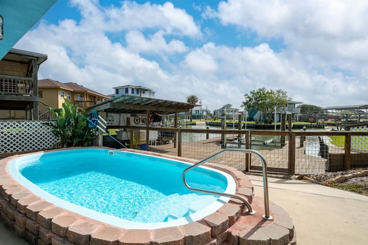 Hook, Wine & Sinker | Private Pool + Bay Access! - Rockport, TX