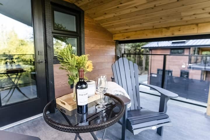 Sitka Cabin I Modern I Cozy I Hikes -Pet - Ucluelet