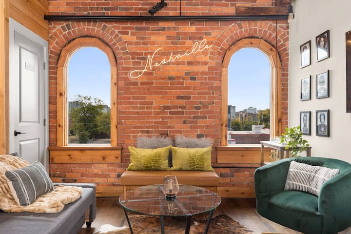 Lux Industrial Loft Penthouse ~ 2 Mi To Broadway - 내슈빌