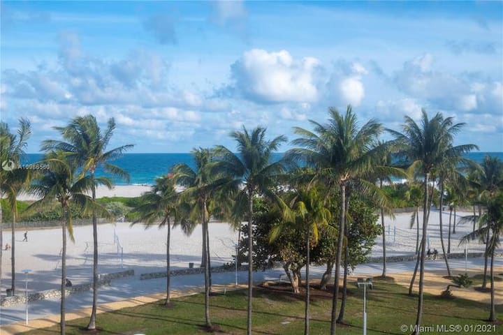 Luxury Penthouse | Ocean View | Steps From Beach - Miami Beach