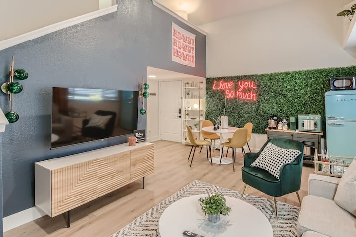 Instaworthy Mid-century Loft Near The Domain! - Austin, TX