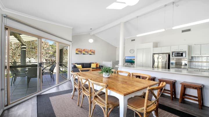 Watermark #17 | Pool In Complex | Accom Holidays - Terrigal