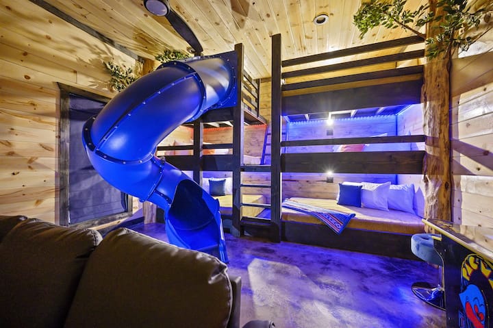 Somuchfawn Indoorslide Hottub Firepit Bunks Games - Broken Bow, OK