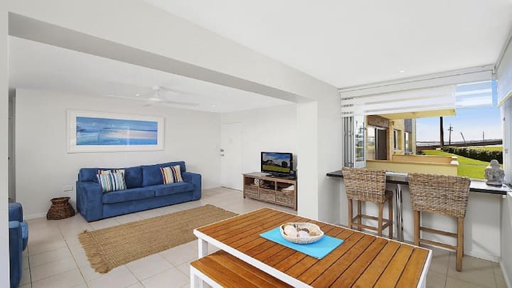Ashwood | 100 Meters To Beach, Shops, Cafes | Acco - Terrigal