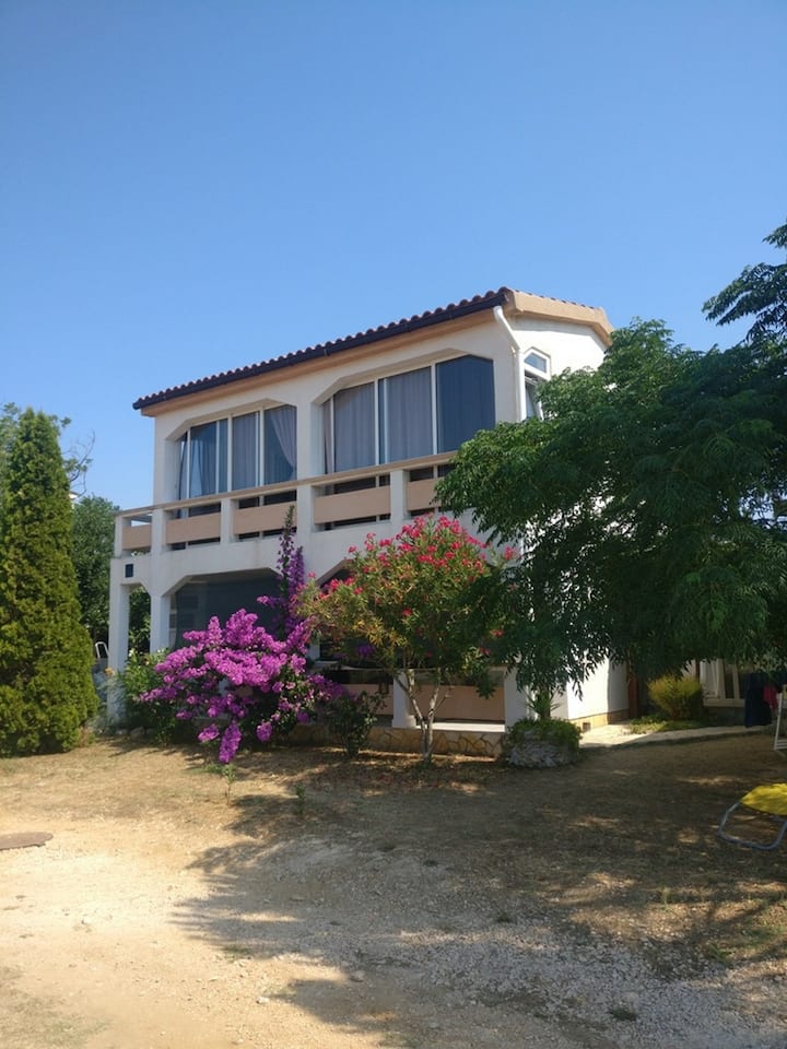 Apartments Topić-one Bdr With Terrace Ground Floor - Privlaka