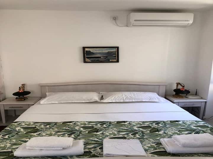 Athos Guesthouse - Kotor