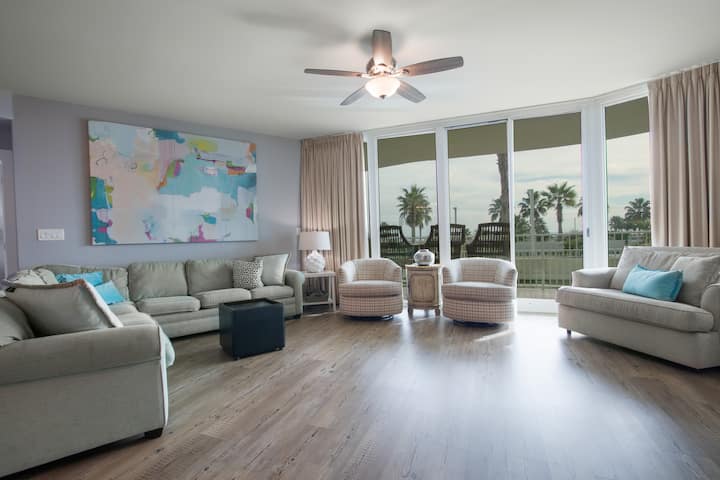 Wonderful 3 Bedroom/3 Bath Unit Overlooking The Putting Green. Complimentary Boat Slip! - Foley, AL