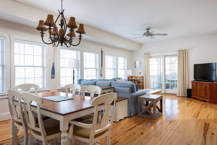 Steps To The Beach - Spacious Condo With Amenities - Kill Devil Hills, NC