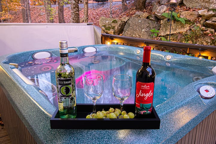 End Of Summer Deals! Hot Tub! Games! Pets Welcome! - Beech Mountain, NC