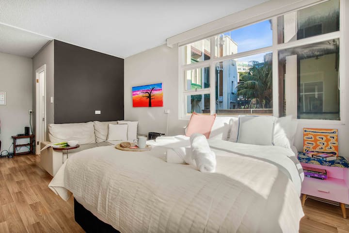 City Sunset Views | Studio - Surry Hills