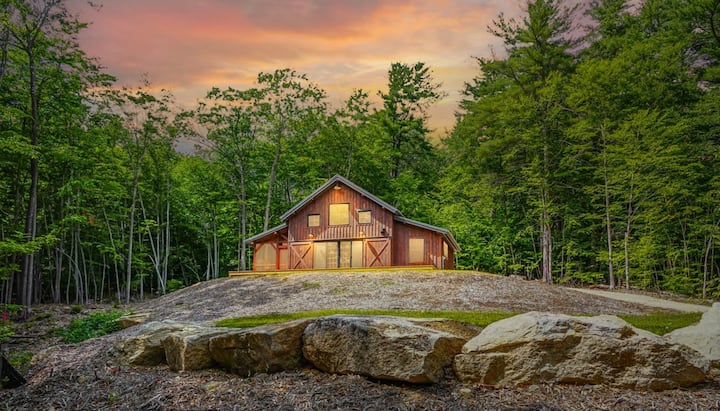 The Barnhaus | Unique 5-star Experience | Luxe - Bridgton, ME