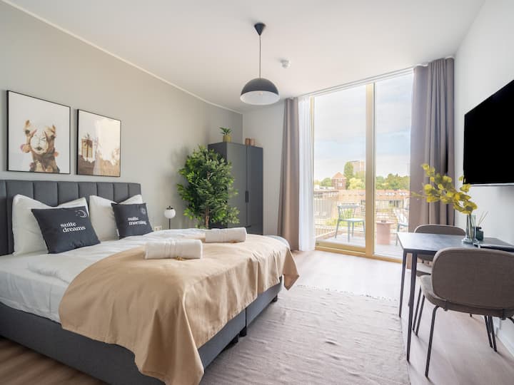 Limehome Eindhoven Gashouder | Suite With Balcony -
