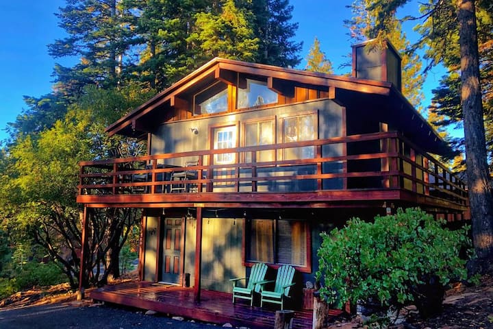 Delightful North Shore Cabin - Lake Tahoe