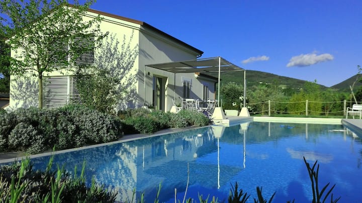 Villa à Flanc De Colline Avec Piscine Et Jacuzzi - - Fabriano