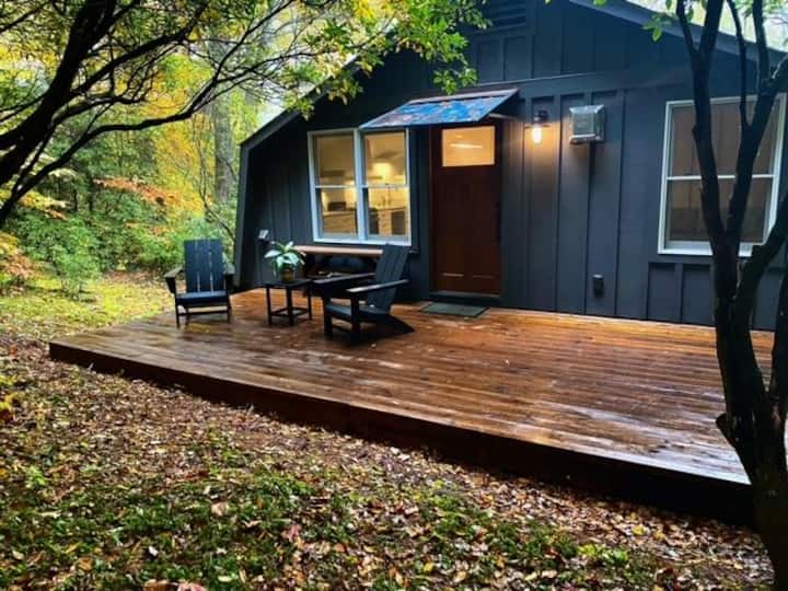 Foxglove Flat, Private, Modern, Gas Fireplace - Highlands, NC