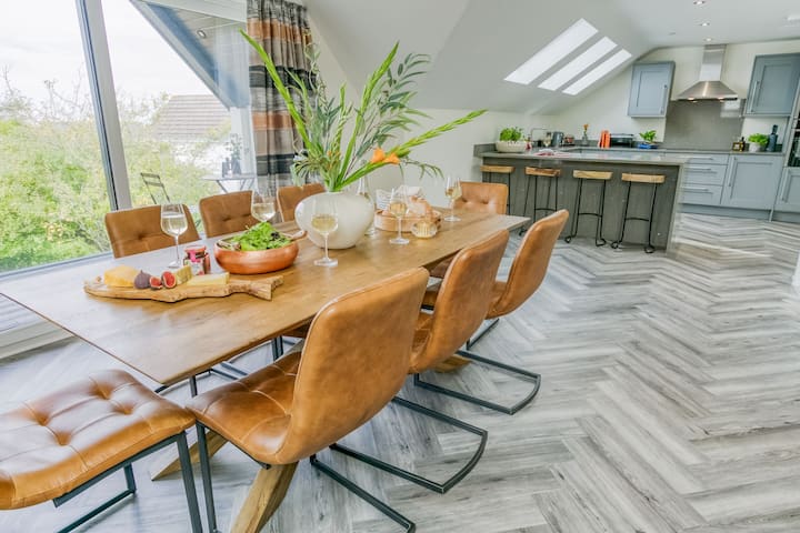Madrona -  A Sea View ; Sleeps 8 Guests  In 4 Bedrooms - Anglesey