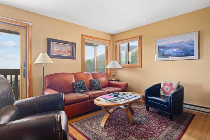 Outpost: Sleeping Indian E10 - Hot Tub Access! - Teton Village, WY