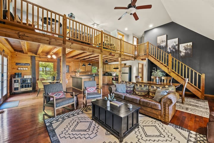 Rustic & Modern W/ View, Hottub, Gameloft, Firepit - Bryson City, NC