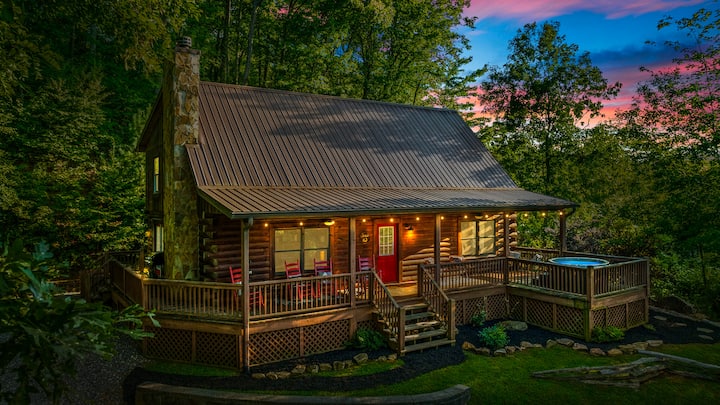 Rustically Modern | Hot Tub, Game Loft, & Fire Pit - North Carolina