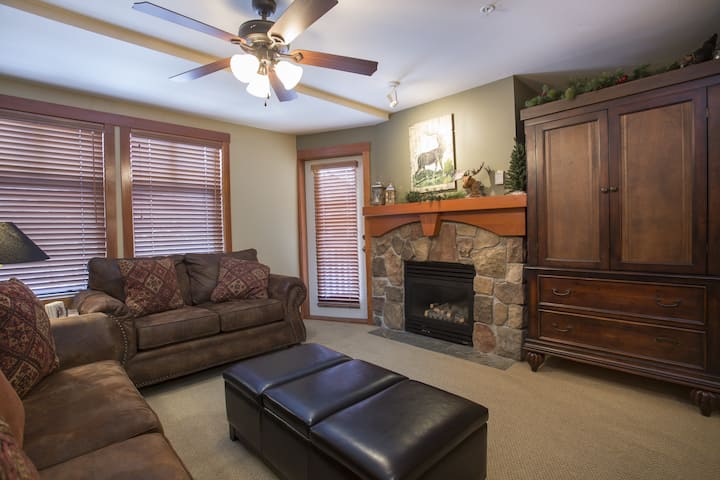 1310 - One Bedroom + Den Standard Eagle Springs West By Redawning - Solitude, UT