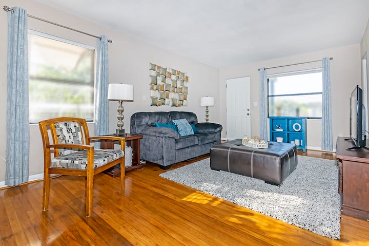 St Pete: Sunny Getaway - St. Petersburg, FL