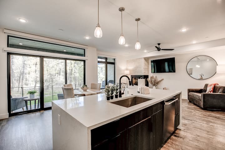 River West Ptarmigan Peak Condo: Upscale Riverfron - Silverthorne, CO