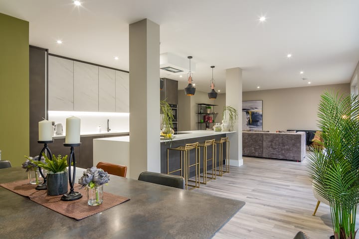 Luxury Festival Villa W/ Grdn &Hot Tub, Sleeps6 -7 - Edinburgh