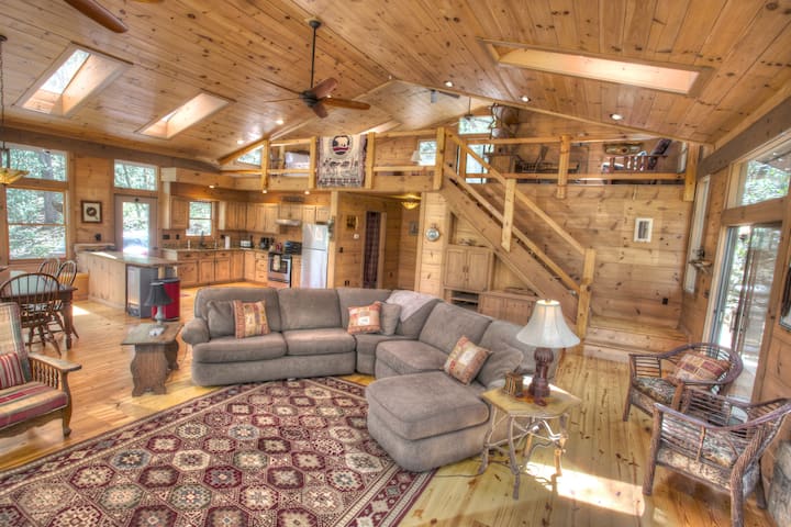 Bogg's Mountain Lodge - Clayton, GA
