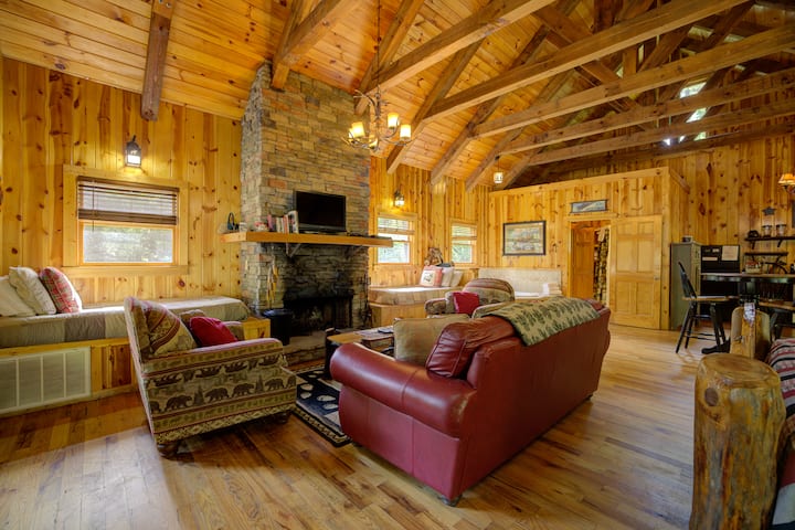 Moose Creek Lodge - Helen, GA