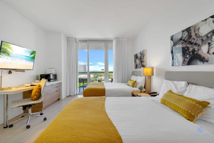 Modern Condo : Amazing Pool + Gym + Balcony - Aventura