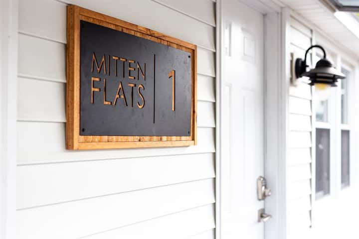 Mitten Flats #1 - 1 Block To The Beach! Hot Tub - Ludington, MI