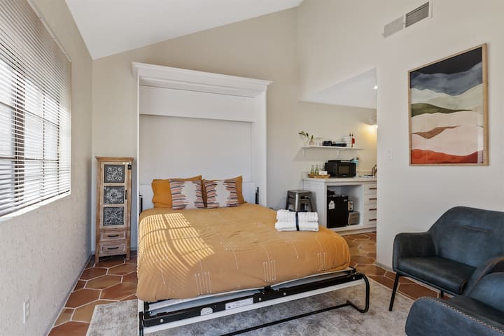 On A Lake | Great Amenities | Near Downtown - Chandler