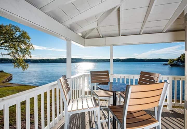Family Retreat! 2 Comfortable Units, Pool - Lake Ozark, MO