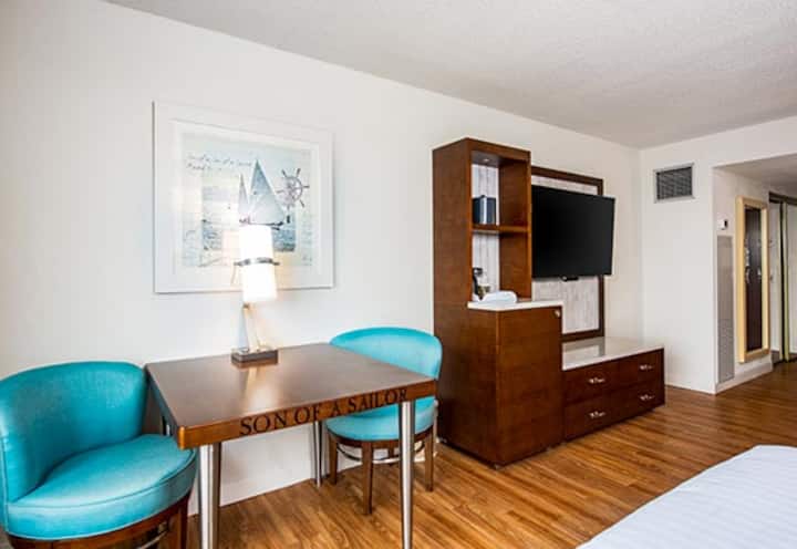 Rare Gem! 2 Comfortable Units, Free Parking - Osage Beach, MO