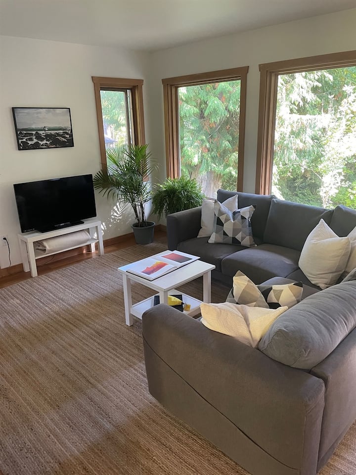 Eagle's Nest Suite-inlet, Forest Views, Marina - Tofino