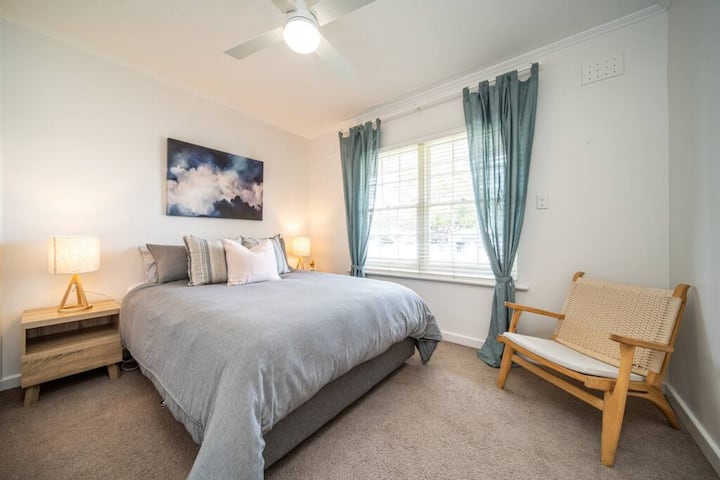 Surfs Up @ Somerton Park: Coastal Courtyard Stay - South Australia