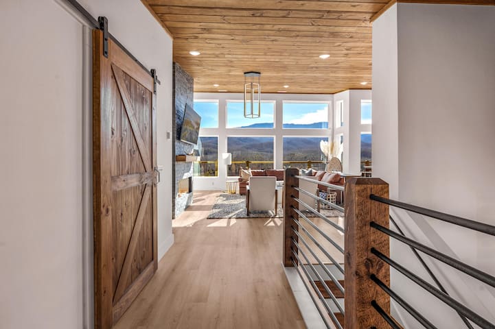 New Luxury Cabin! Indoor Pool! Stunning Views!