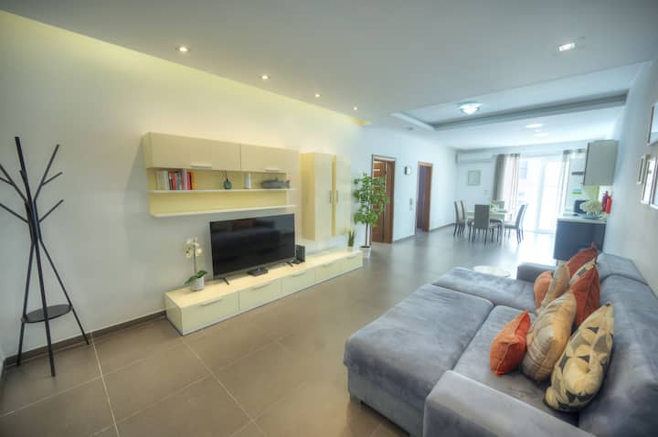 Bright & Large 2bedrooms In Sliema Center Mpor1-1 - Valletta, Malta