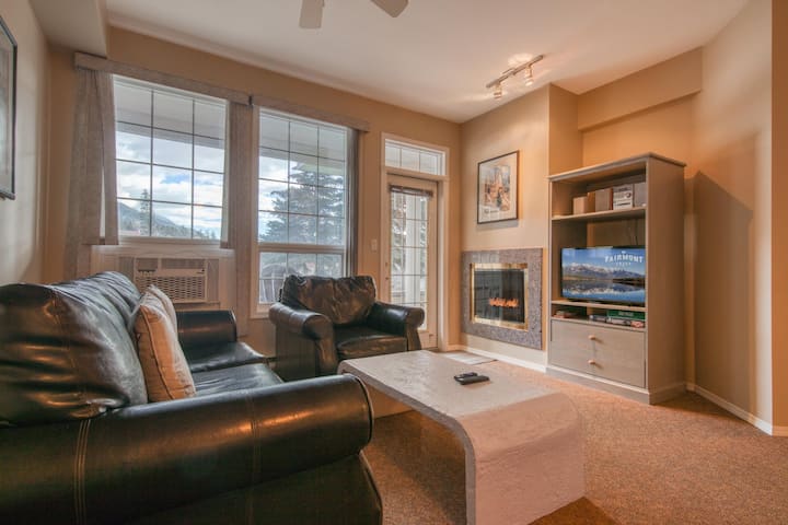 Mountain Rook 2 King Bedroom, Sleeps 6: Unit 1002 - Fairmont Hot Springs, BC