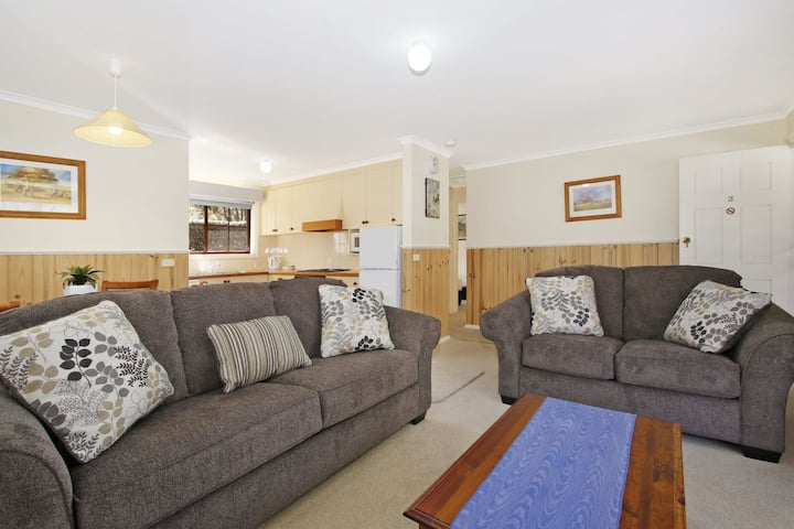 Cedar Cottage -  Unit 10 Tudor Village - Bright
