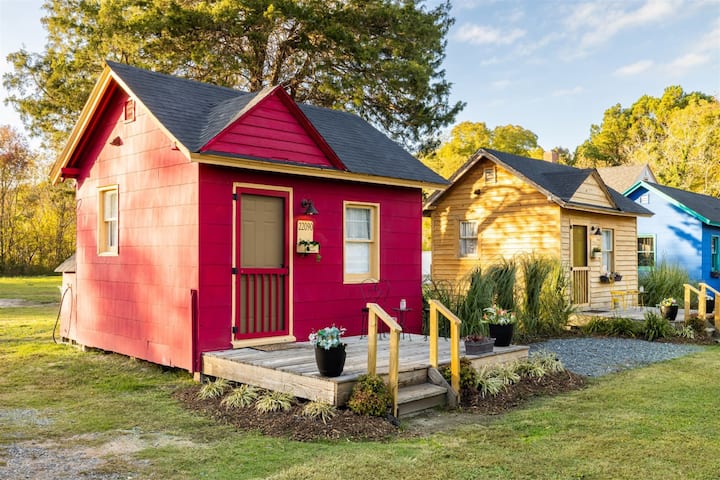 Red House Tiny House - Cape Charles, VA