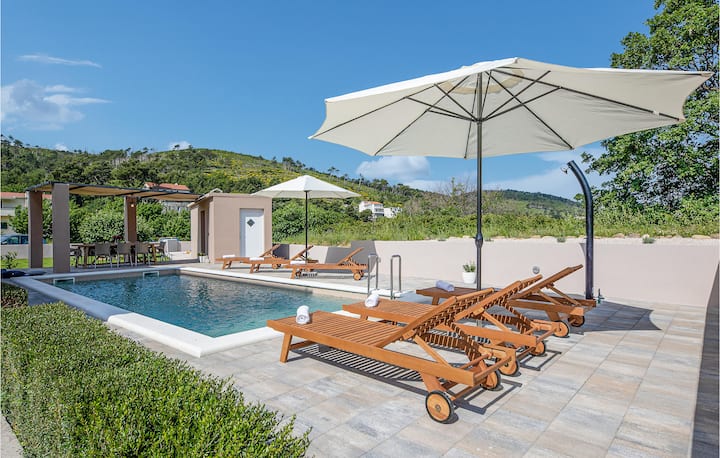 Stunning Home In Tugare - Omiš