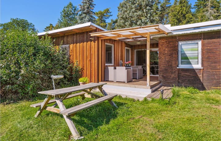 Gorgeous Home In Zeulenroda-triebes - Zadelsdorf