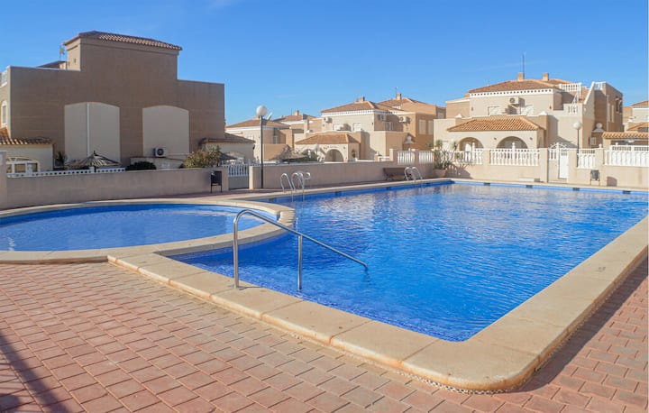 Cozy Home In Torrevieja With Wifi - Torrevieja