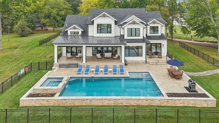 New Luxurious Modern Farmhouse - Pool And Hot Tub - Lake Norman, NC