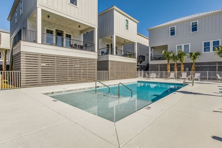 Just Beachin' -A Pet Friendly Beach Cottage - Gulf Shores, AL